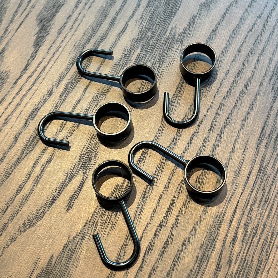 Black O-hook til rör - set a 5 stk